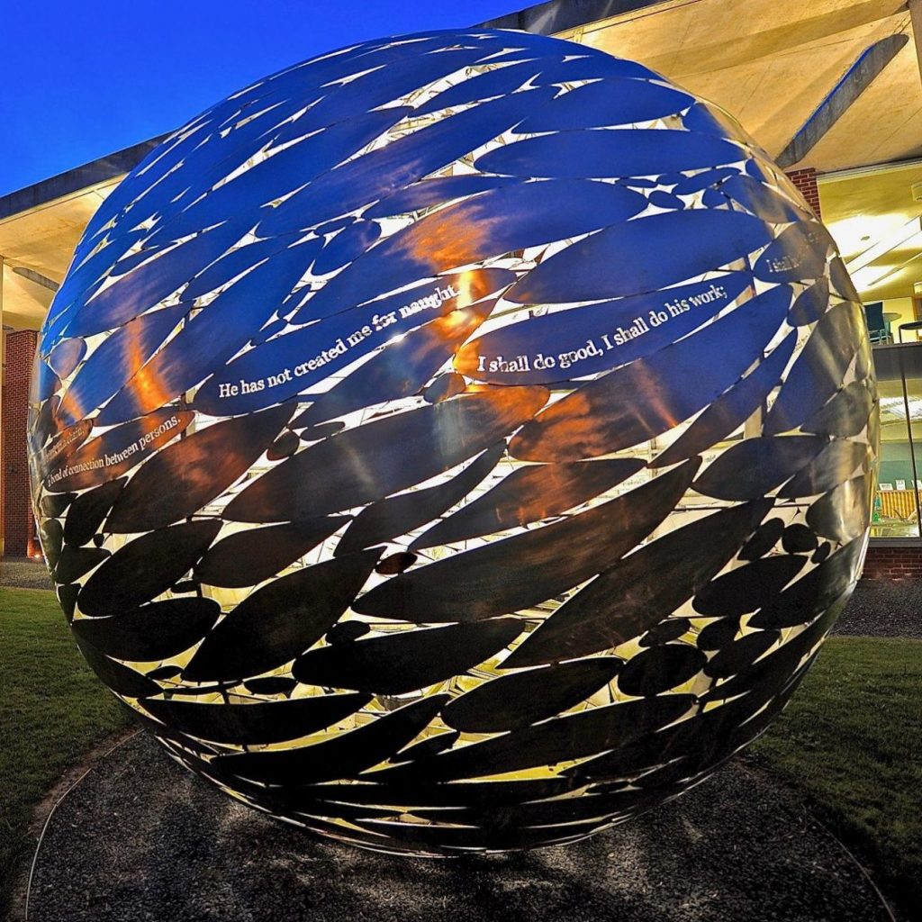 Planet Art - Creative Chase